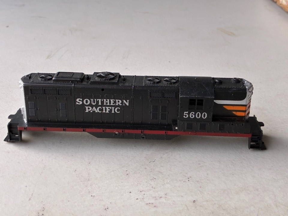 Athearn HO Scale Southern Pacific GP-7 Diesel Shell #5600 | eBay