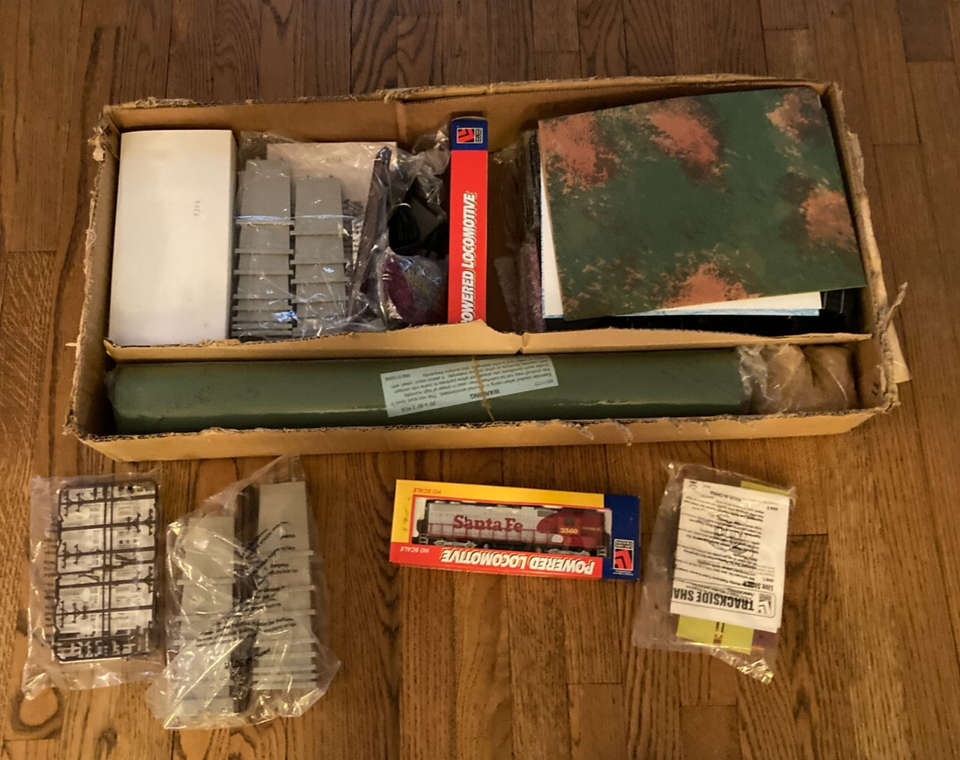 Life-Like Radio Double Diesel Electric Santa Fe Model Train Set 8964 HO ...