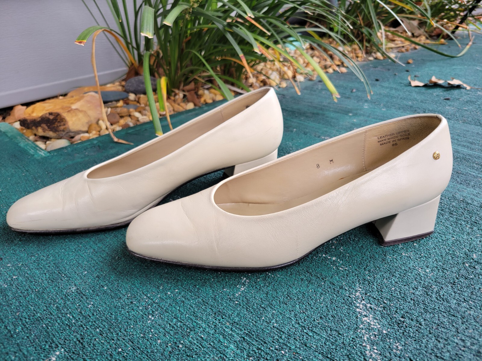 ETIENNE AIGNER Sarah Ivory Leather Pumps Size 8M Bloc… - Gem