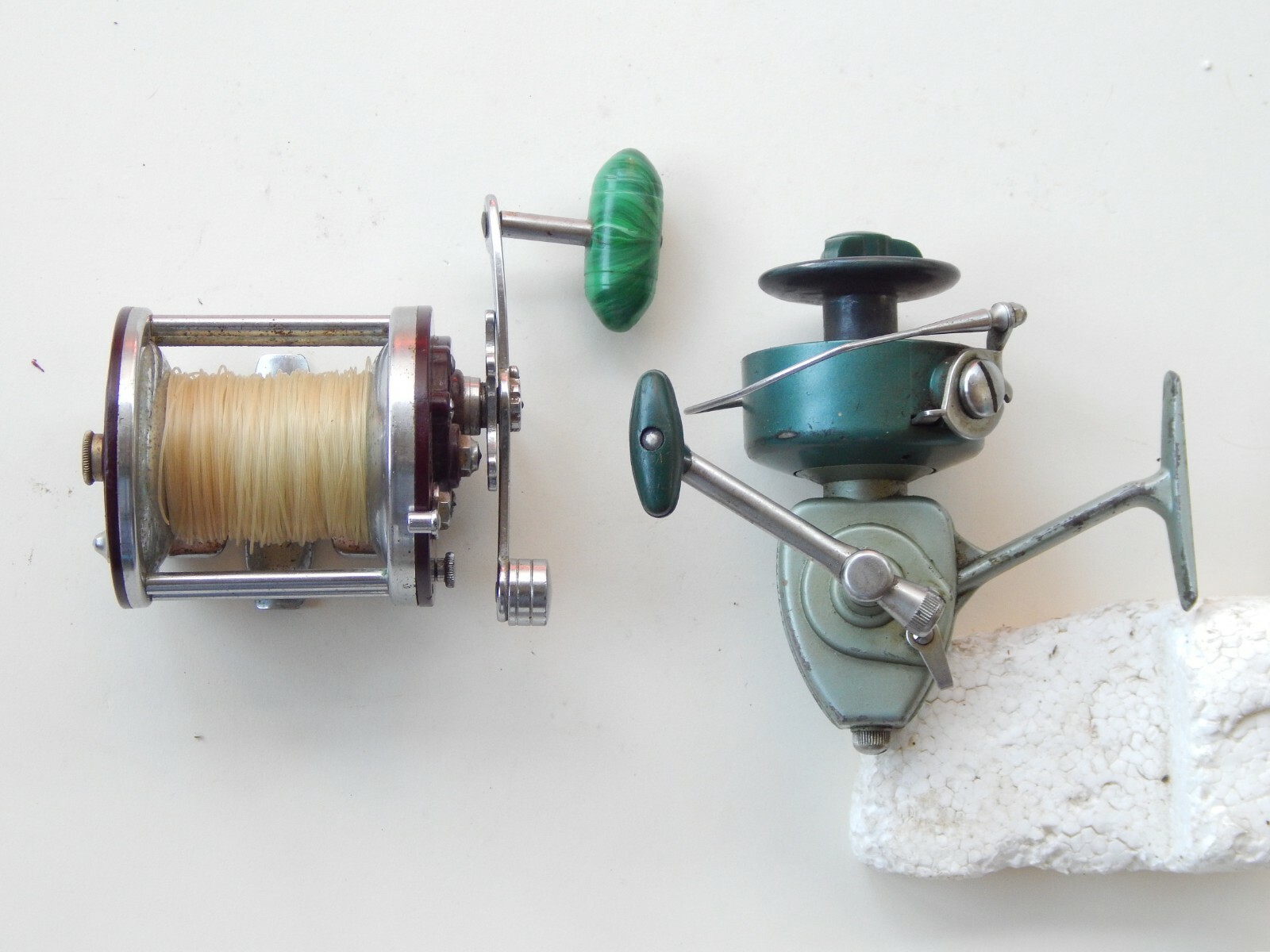 2 FISHING REELS - 1 PENN JIG-MASTER reel and1 SPINNING REEL | eBay