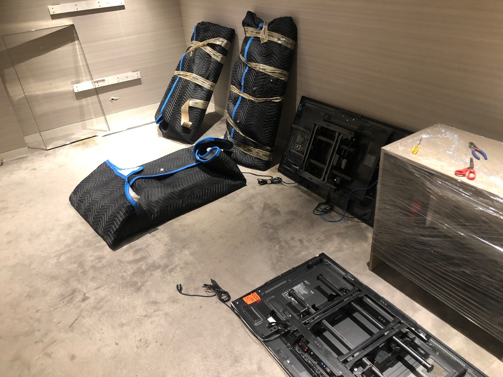 (5) NEC MULTISYNC P463 46'' LCD 1080P TOUCH SCREEN MONITOR FROM BARNEYS ...