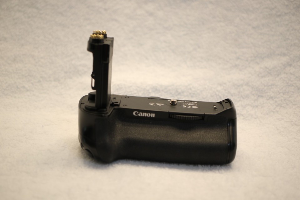 Canon BG-E16 Battery Grip Attachment for 7D Mark II DSLR Camera - Good ...