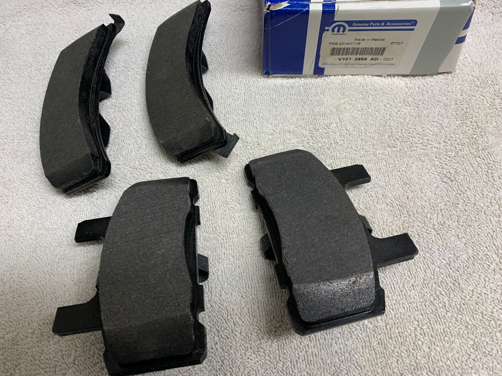 4 piece CHRYSLER MOPAR genuine part BRAKE PAD SET 67707 for sale online ...
