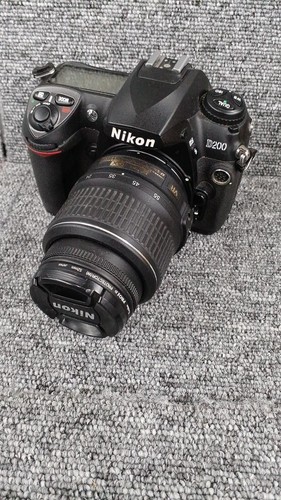 Nikon D D200 10.2MP Digital SLR Camera - Black (Kit w/ AF-S DX G 18 ...