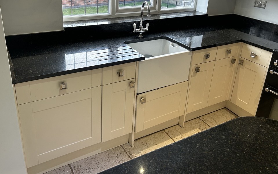 Howdens Kitchen, incl base & wall units, granite worktop, splashback ...
