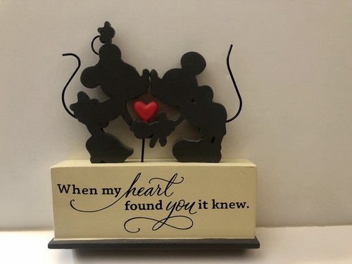 Hallmark Mickey & Minnie Mouse Valentines Day Love Self Standing Sign ...
