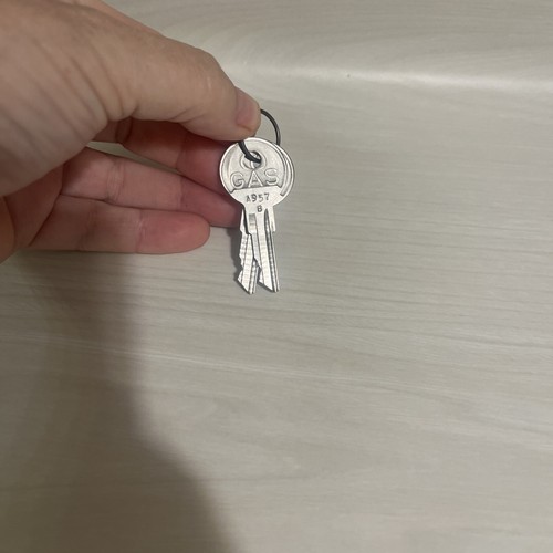 Vintage Briggs & Stratton Corp Gas A 957 B Keys (2) | eBay