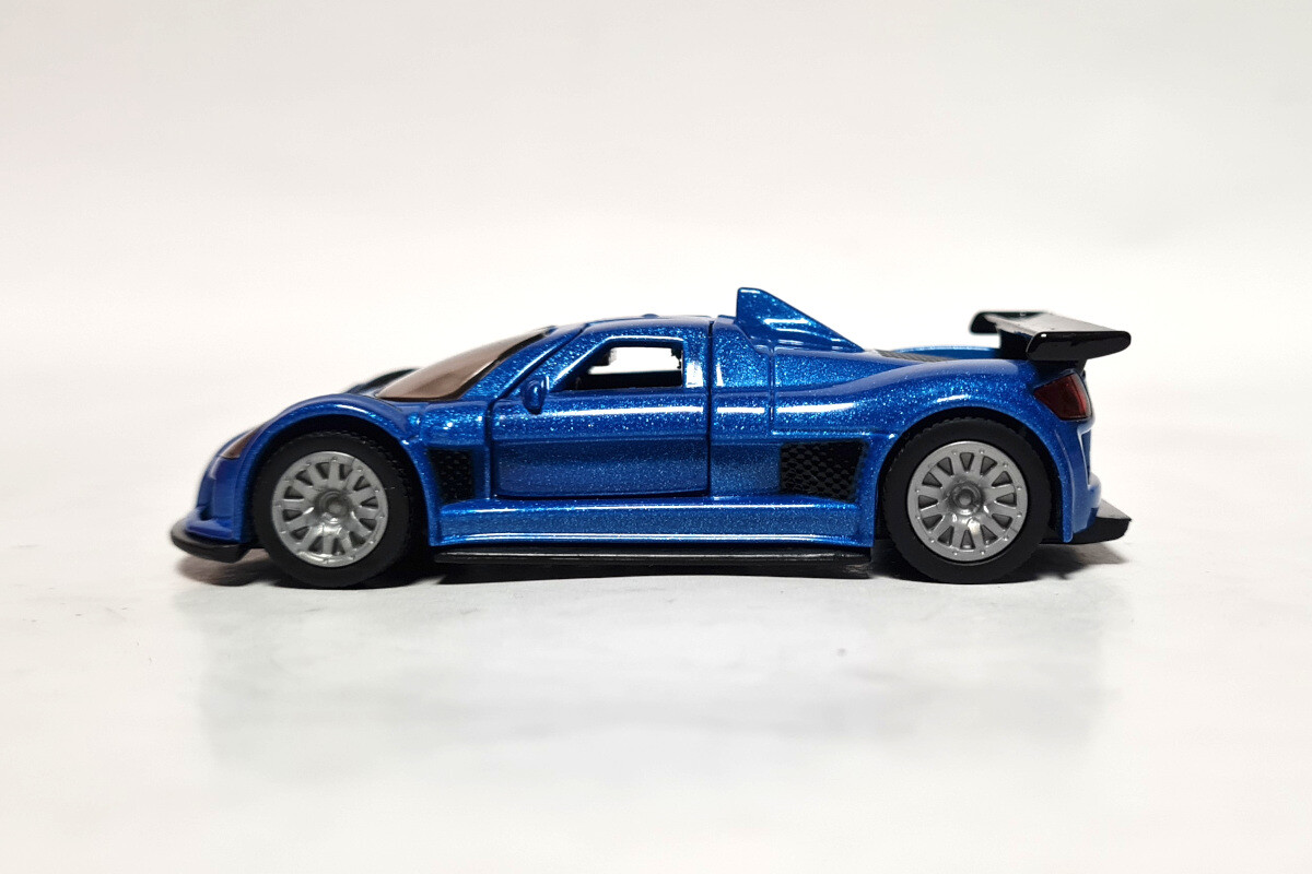 Gumpert Apollo Car