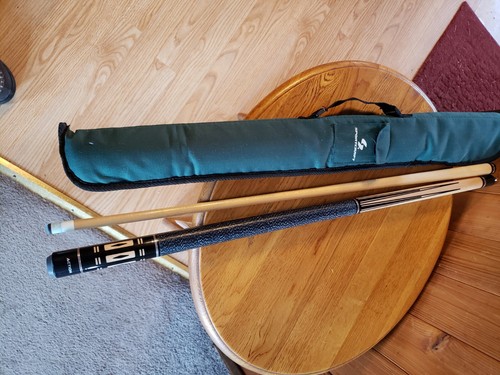 Action Pool Cue Stick 20 oz 2 Piece With Case Straight and in Great ...