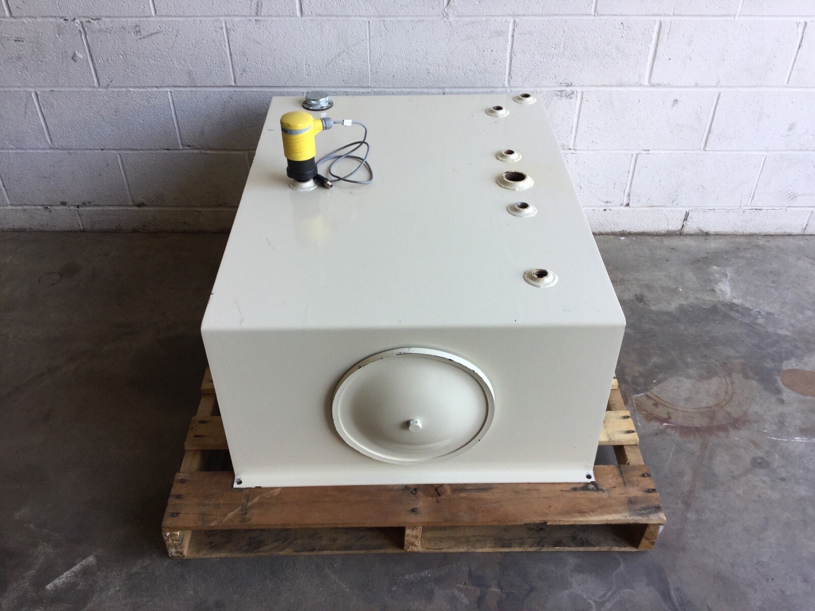 HYDRAULIC TANK 78 U.S. GAL | ACCU THERM EMERSON HEATER | OMEGA LEVEL ...