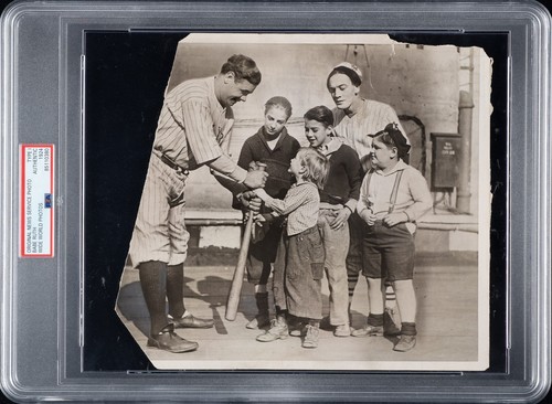 1924 BABE RUTH TYPE 1 PHOTO ORIGINAL 8X9 YANKEES RUTH HOLDING BAT WITH ...