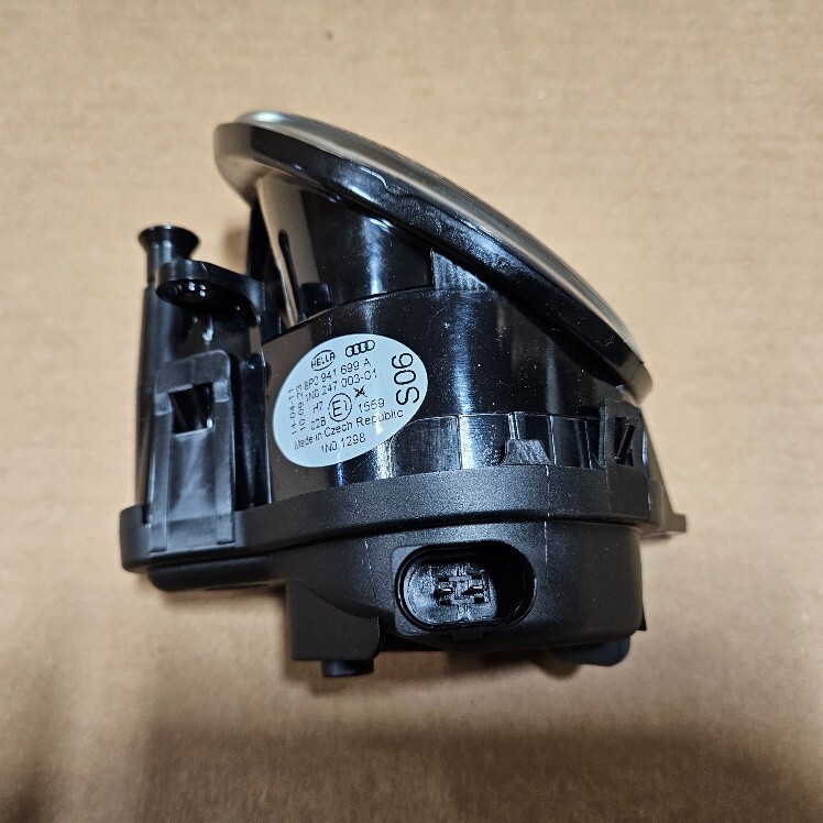 2006-2009 Audi A3 Base, Audi Q7 Base genuine left side fog lamp 8P0 941 ...