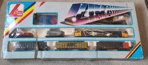 Assorted Lima 00 Gauge Locomotive, Wagons, and Track Set (Incomplete ...