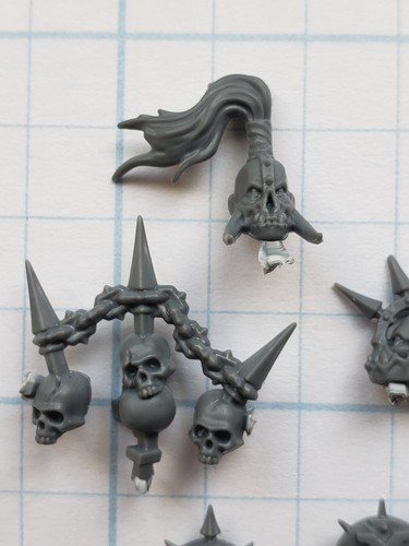 Warhammer 40k World Eaters Bits Jakhals Pack Leader Trophy Rack Heads ...