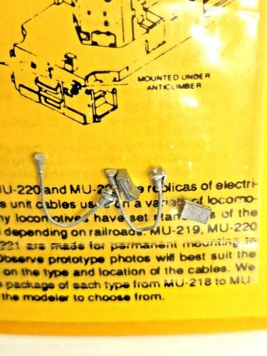 Details West #MU-220 HO Scale MU Cable w/Two Plugs, Receptacle, & Stand ...