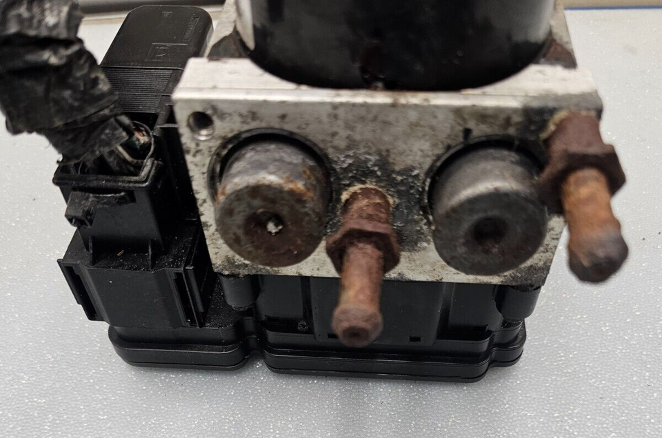 🔥08 Grand Caravan Town Country ABS Anti-Lock Brake Pump Pin Plug ...