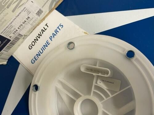 OE 2044700438 Fuel Pump Access Closing Cover For Mercedes Benz C300 ...
