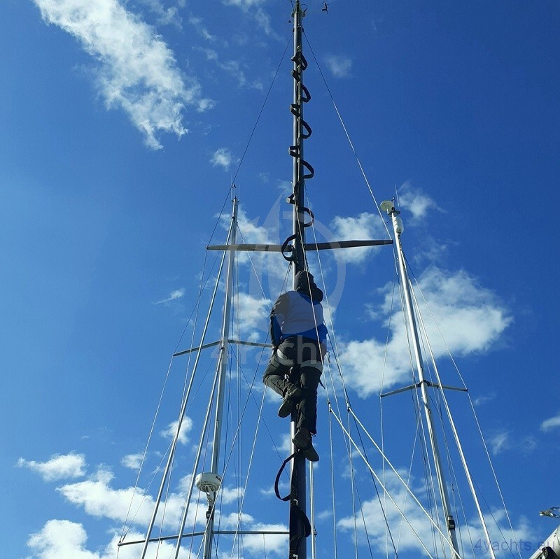 Mast climbing ladder MastL with Standard steps 9.9m + shackles + slides ...