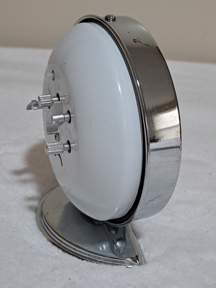 5.50 in. Large Analog Quartz Wind-Up Loud Bell Bedside Alarm Clock ...