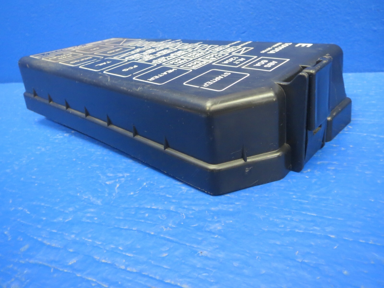 1999 TOYOTA 4RUNNER 3.4L A/T UNDER HOOD RELAY FUSE BOX COVER OEM. B54 ...