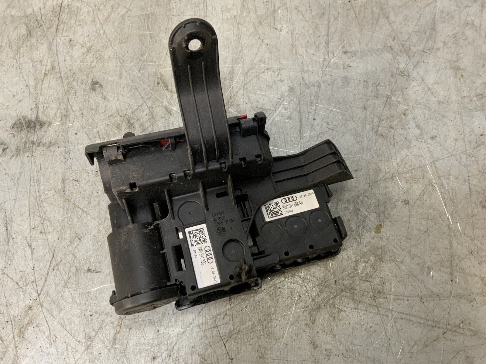 AUDI A4 S4 RS4 B9 15-22 BATTERY JUNCTION POWER DISTRIBUTION BOX ♻️ ...