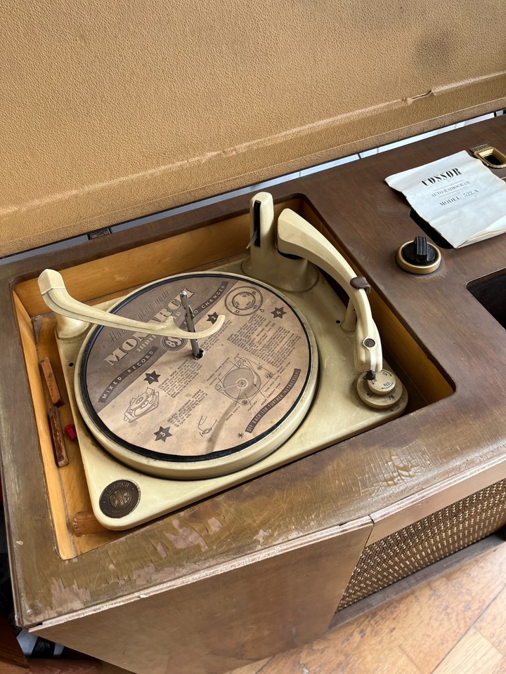 Wooden Vintage Radiogram/Record Player Cossor for restauration/spares ...