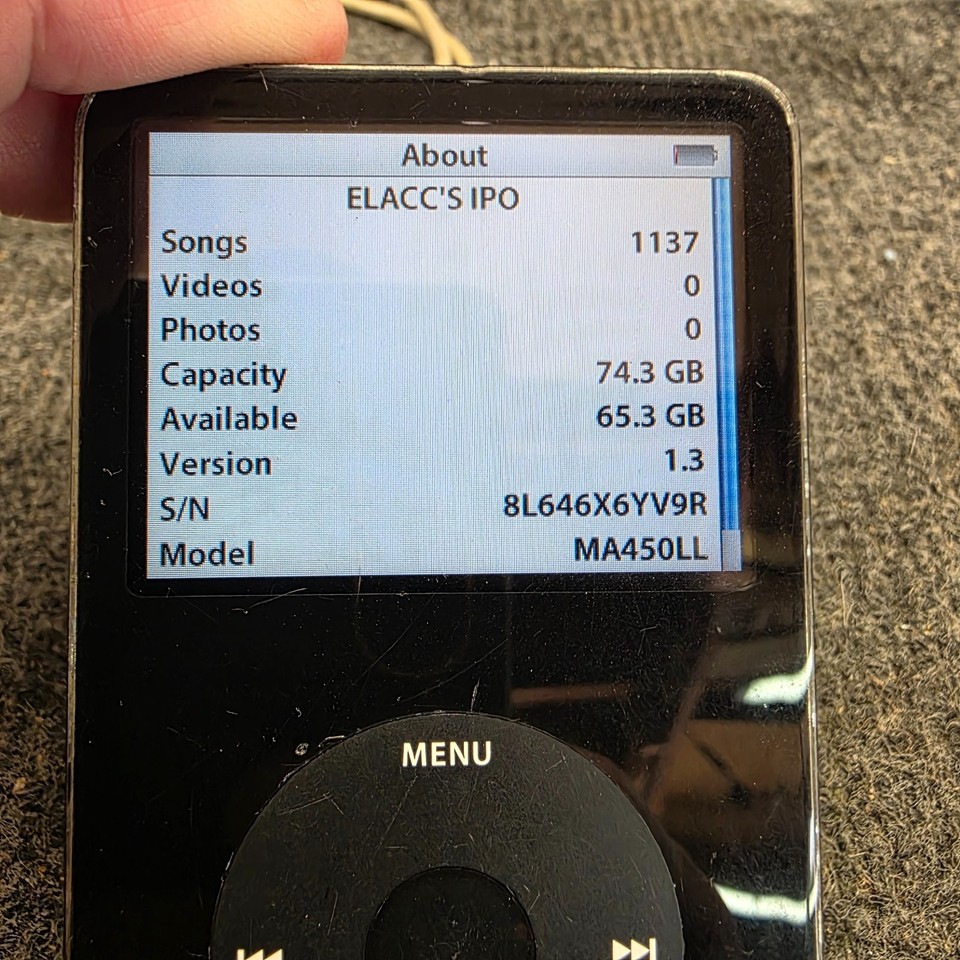 Apple iPod classic 5.5 Generation Black (80 GB) with Dock and Cable ...
