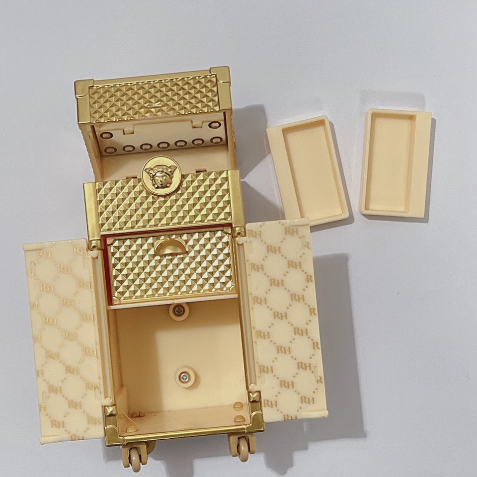 Rainbow High Vision Doll Meline Luxe Diva outfit gold suitcase trolley ...