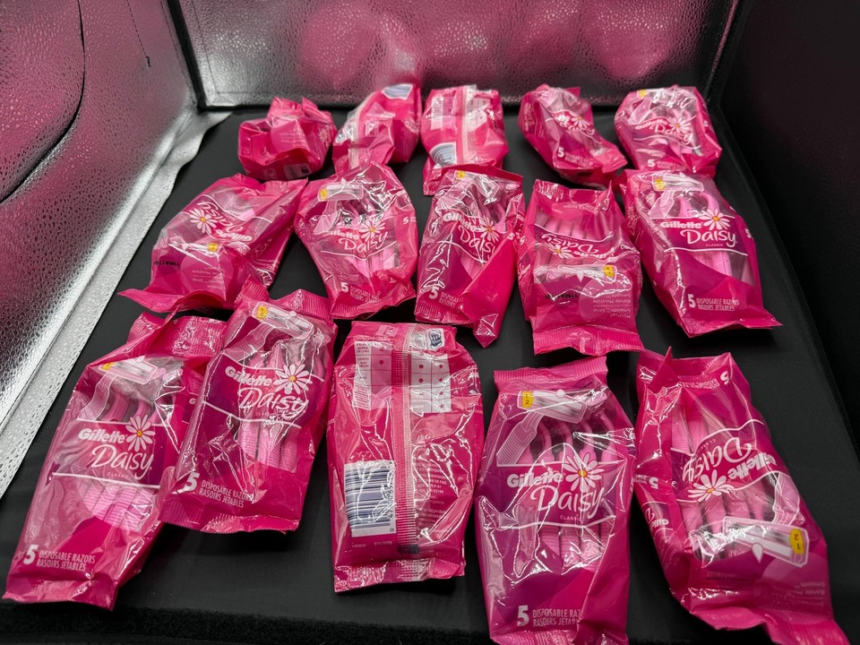 Gillette Daisy Classic Disposable Razors For Women Bulk Lot 13 Packs of ...
