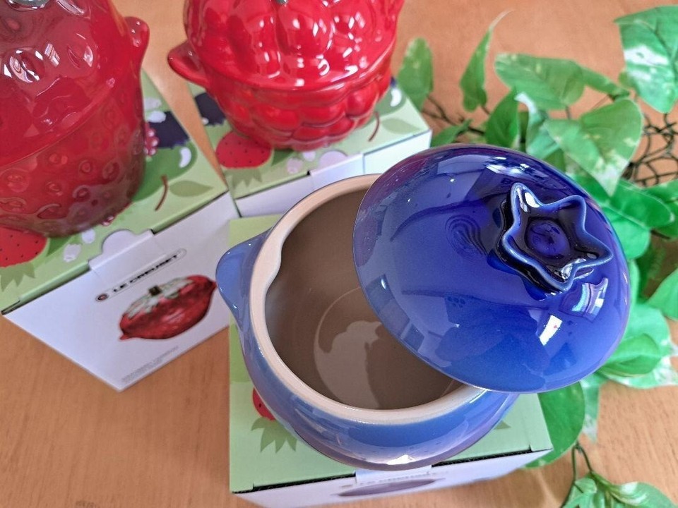 LE CREUSET FRUIT BERRIES STRAWBERRY BLUEBERRY & RASPBERRY Cocotte Stone ...