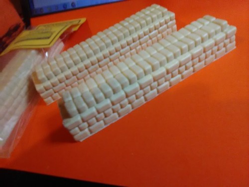 HO SCALE WOOL BALE LOAD sized for SAR FB , FBX and similar wagons ...