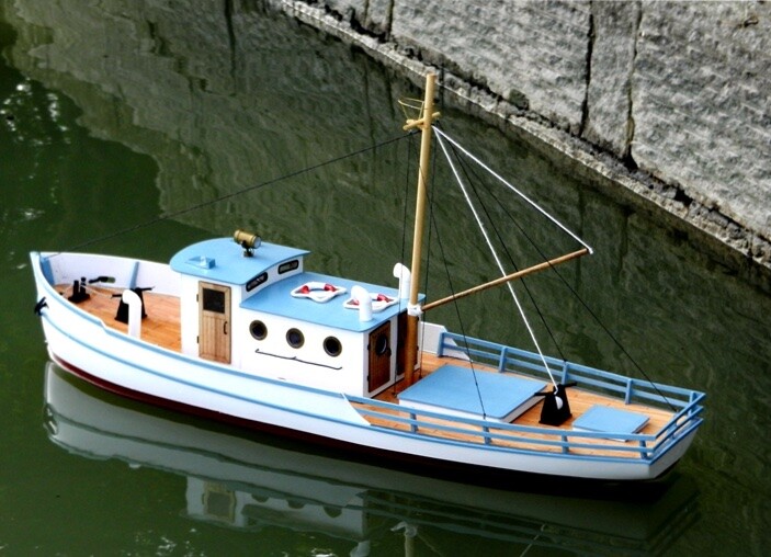 RC model fishing boat NAXOS motor yacht - FRP Hull and Plywood Boat DIY ...