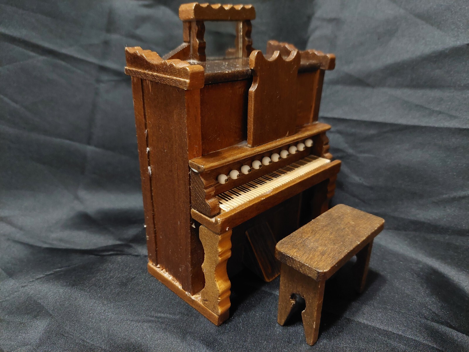 VINTAGE SMALL WOODEN UPRIGHT PIANO MUSIC BOX W/ STOOL & HIDDEN ON/OFF ...