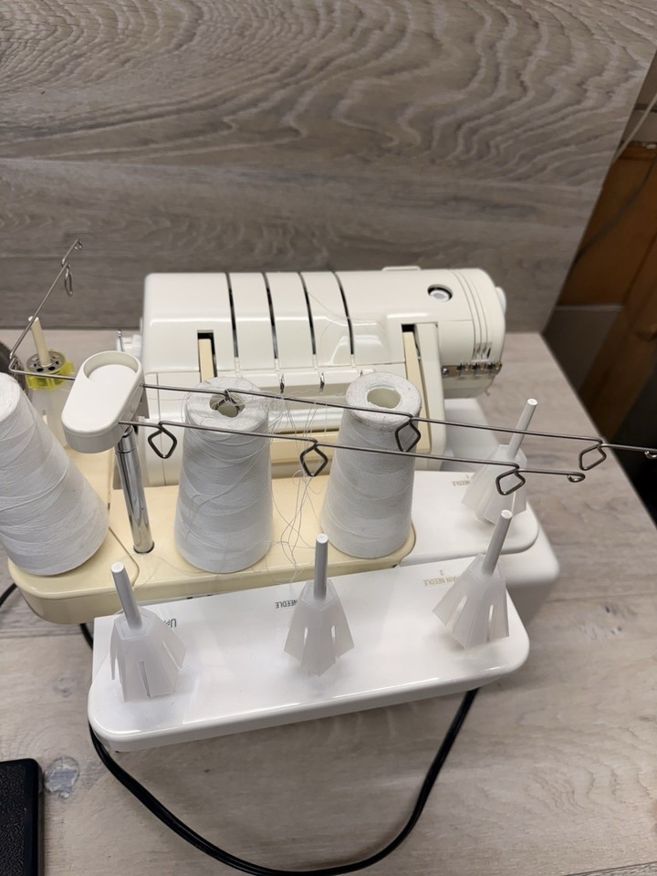 BABY LOCK EVOLUTION THREAD SERGER MODEL BLE8W-2 - EXC CONDITION - Read ...