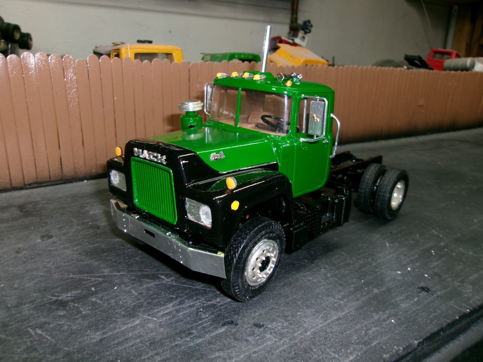 1/25 Scale Mack R Model Single Axle Cab and Chassis | eBay