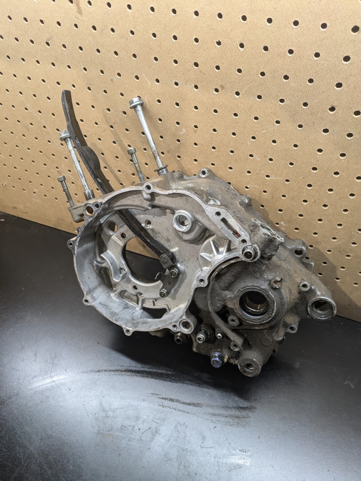 01-05 2003 Raptor 660 660R OEM Engine Bottom End Left Crankcase Crank ...