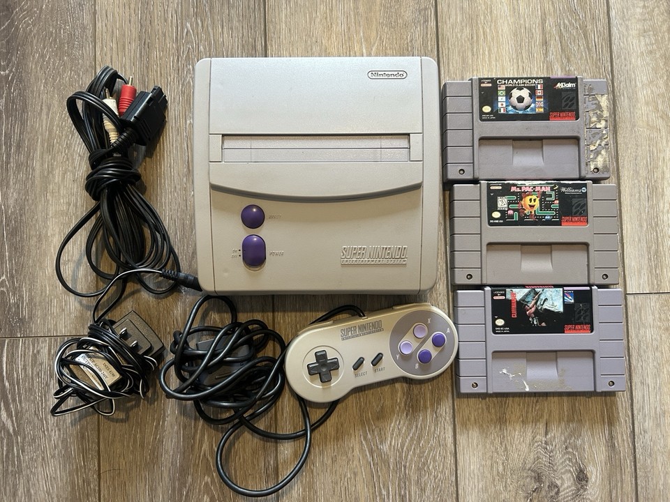 Super Nintendo SNES JR Mini Console Bundle With 1 Controller And Games ...