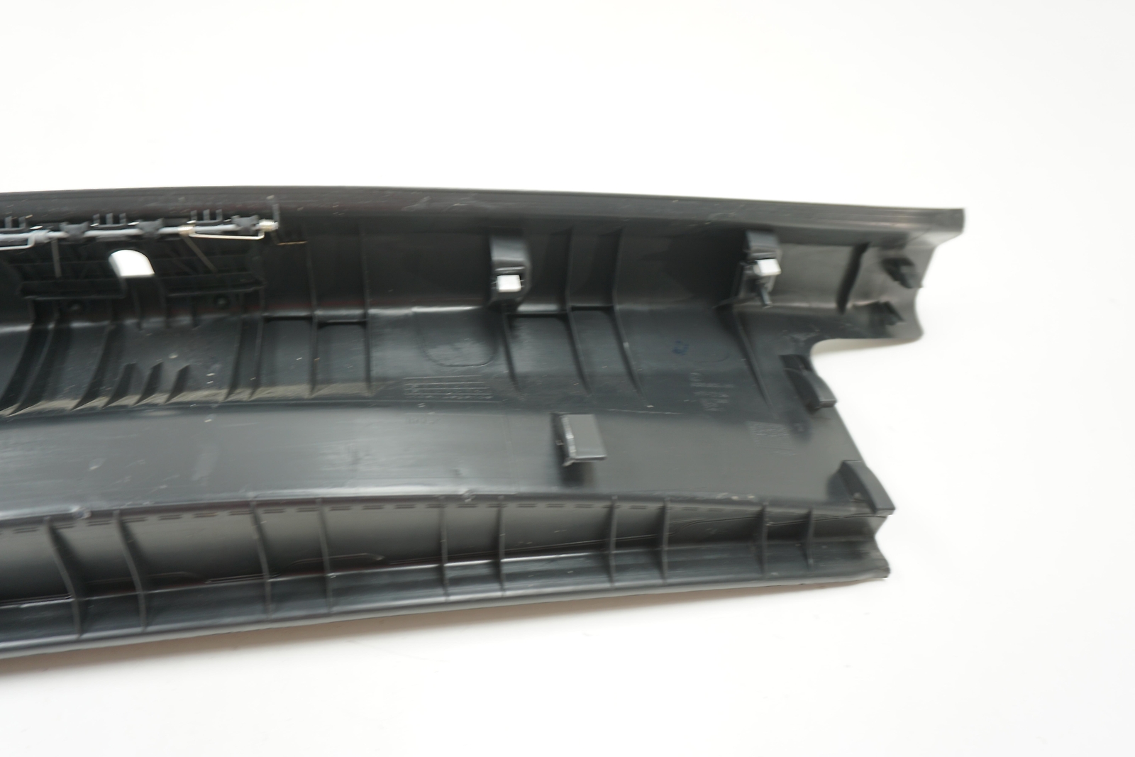 17 2015-2019 Volkswagen Golf R Rear Trim Panel Used Oem (5g6-863-459-k ...