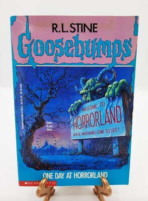 R.L. Stine Goosebumps One Day At Horrorland #16 February 1994 | eBay