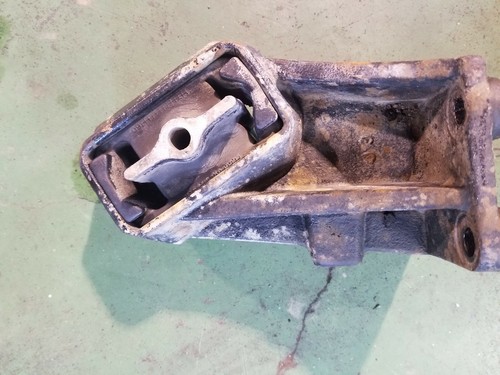 52121815AC 6.7L 6.7 Cummins Engine Mount Bracket LH / DRIVERS SIDE | eBay