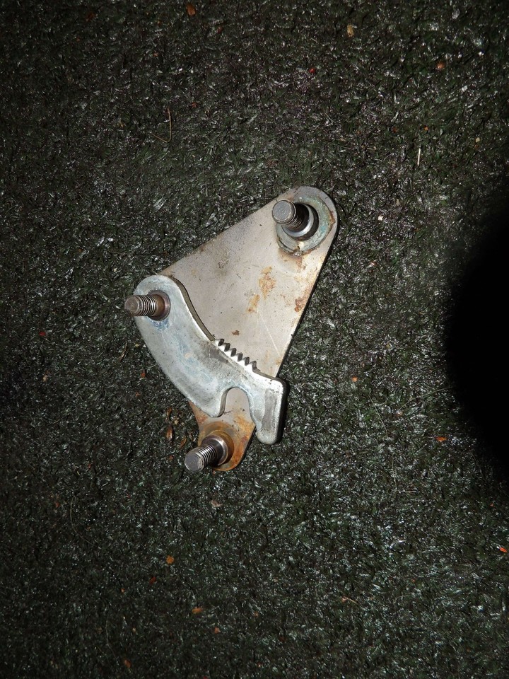 Kubota M108SHDC/HDC2 Tilt Bracket and Lock 3N340-43702 T1060-43640 | eBay