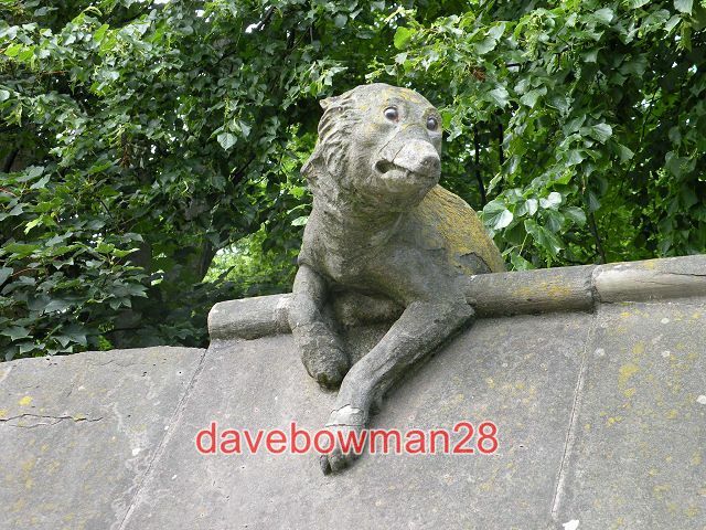 PHOTO CARDIFF ANIMAL WALL 8 - WOLF ONE OF NINE ORIGINAL SCULPTURES ...