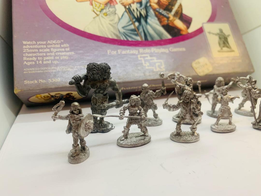 TSR Official Dungeons & Dragons Miniatures Clerics Druids Box Set AD&D ...