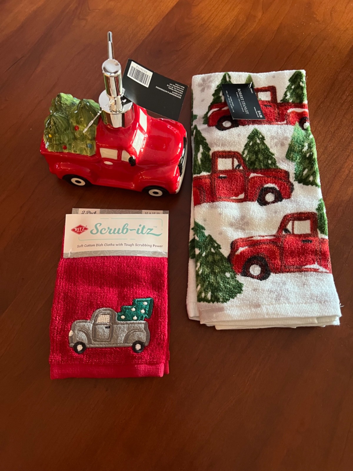 Robert Stanley Home Collection Red Truck Soap Pump, Kitchen Towels & Scrub~Itz | eBay