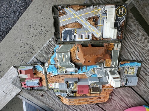 MICRO MACHINES SCALE Original .OPENS UP FOR ACTION | eBay