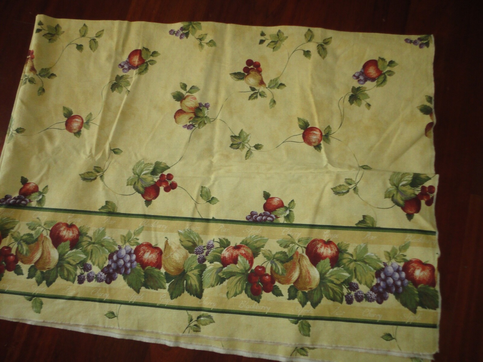 TUSCAN OLD WORLD CHIANTI GRAPES PEARS GOLD GREEN OBLONG FABRIC ...
