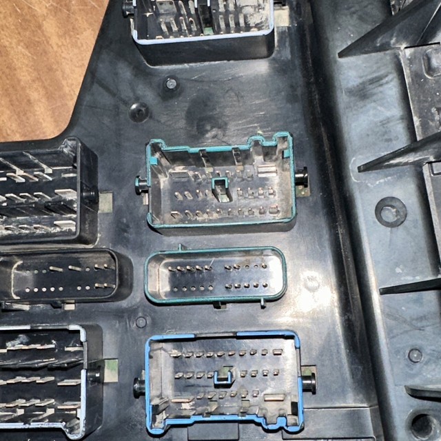 02-05 Dodge RAM Integrated Power Distribution Center TIPM 56049011AH ...