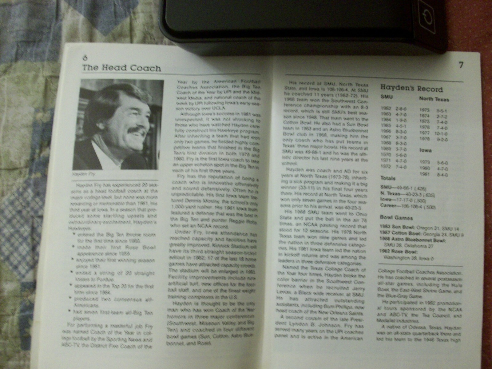 1982 IOWA FOOTBALL MEDIA GUIDE Yearbook CHUCK LONG BOB STOOPS Program ...