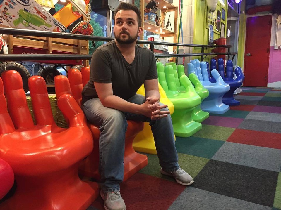 GIANT Yellow right HAND SHAPED CHAIR 32" tall adult 70's Retro iCarly ...