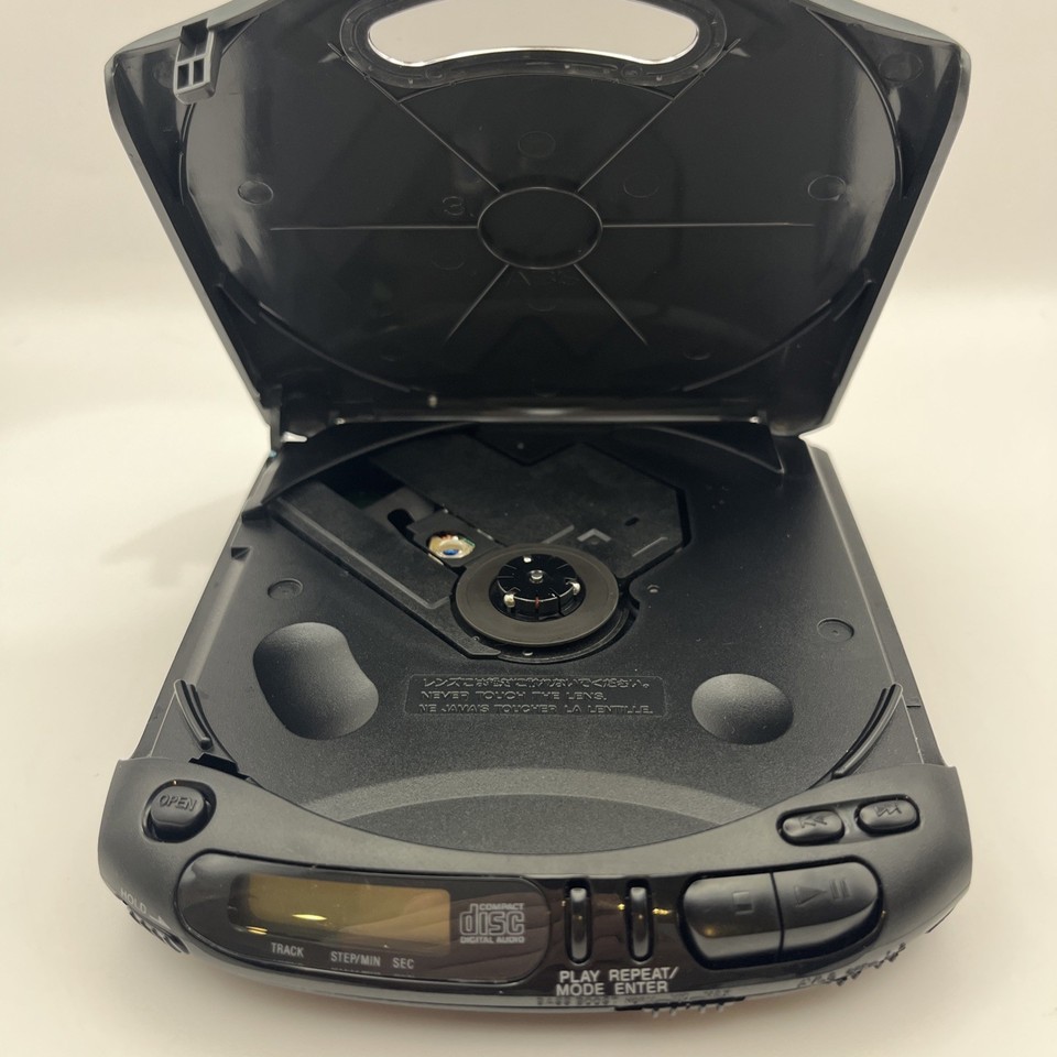Sony MEGA Bass Personal Portable CD Player DISCMAN WALKMAN D-141 ...